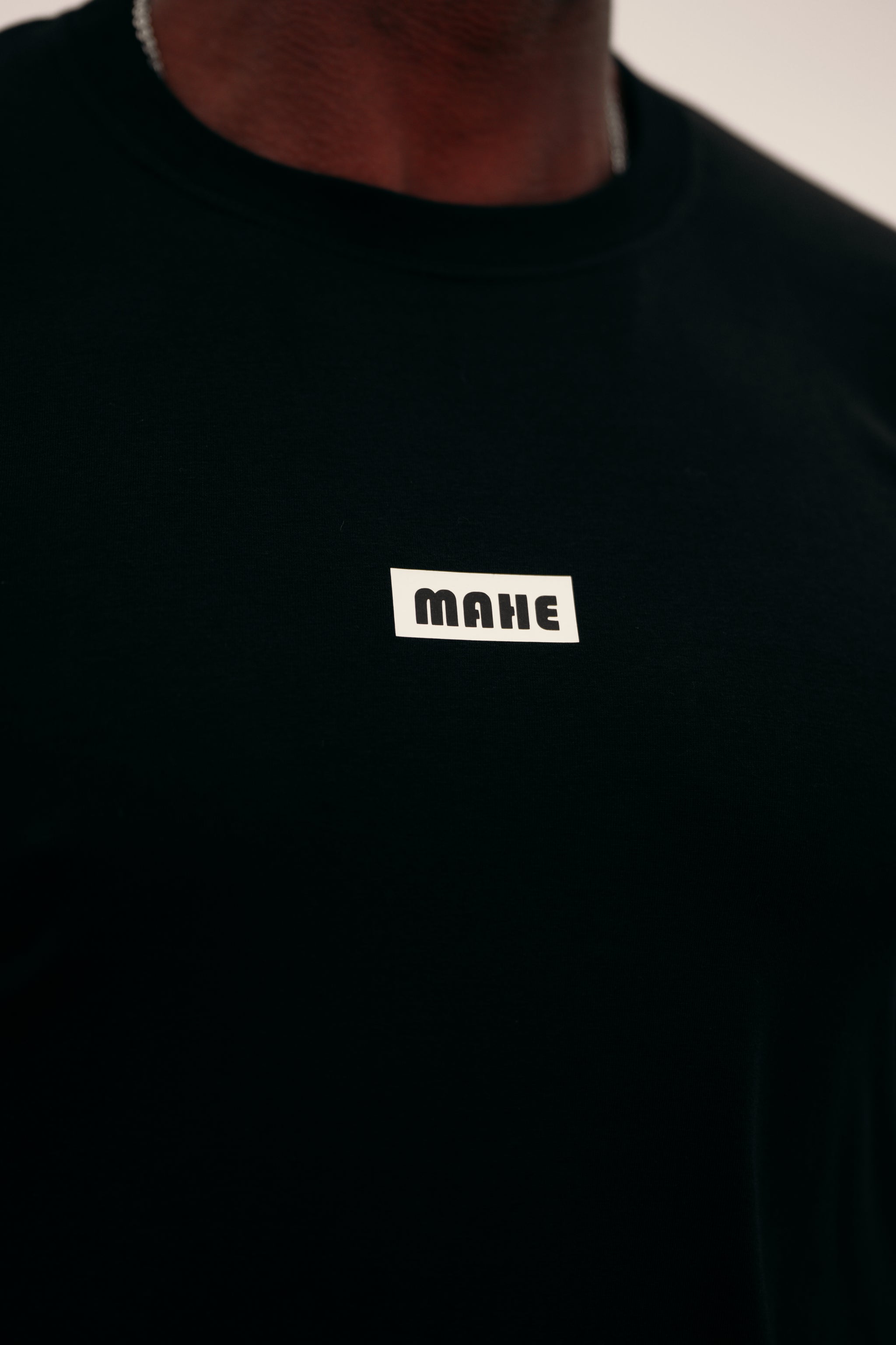 Camiseta Mahe Black Emblem – Mahe Wanted